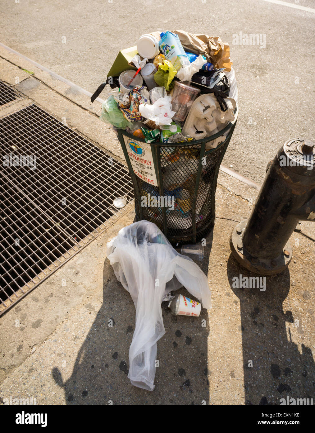 Overflowing garbage can hi-res stock photography and images - Alamy Overflowing garbage can hi-res stock photography and images - Alamy