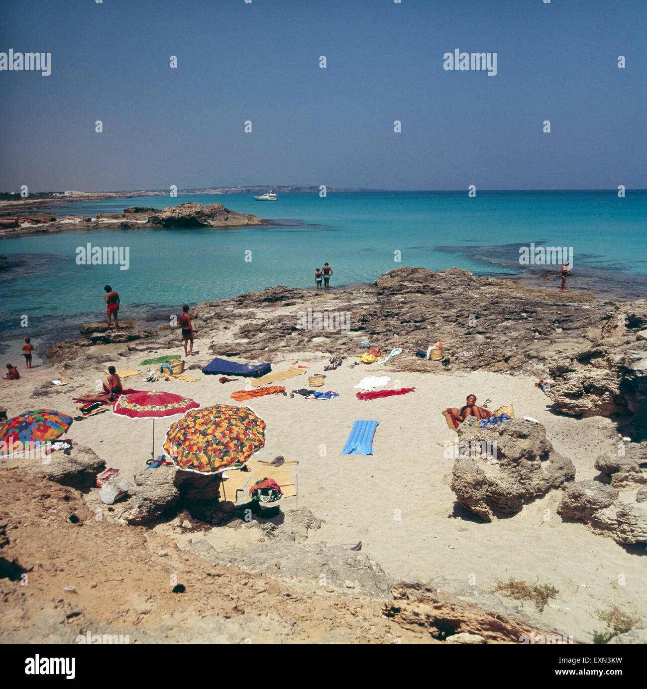 Aussicht auf einen Strand der kleinen balearischen Insel Formentera ...