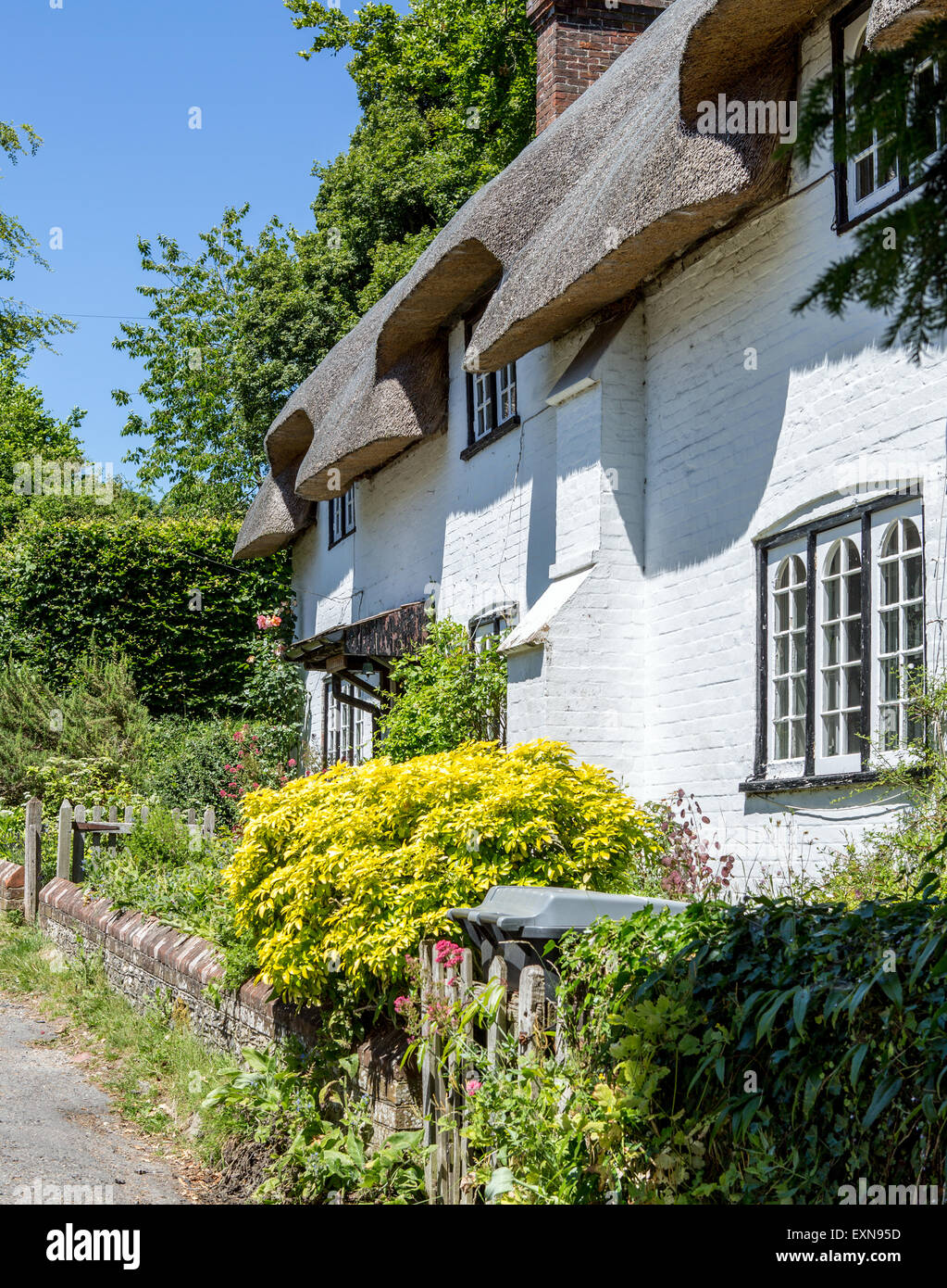 English heritage cottage hi-res stock photography and images - Alamy