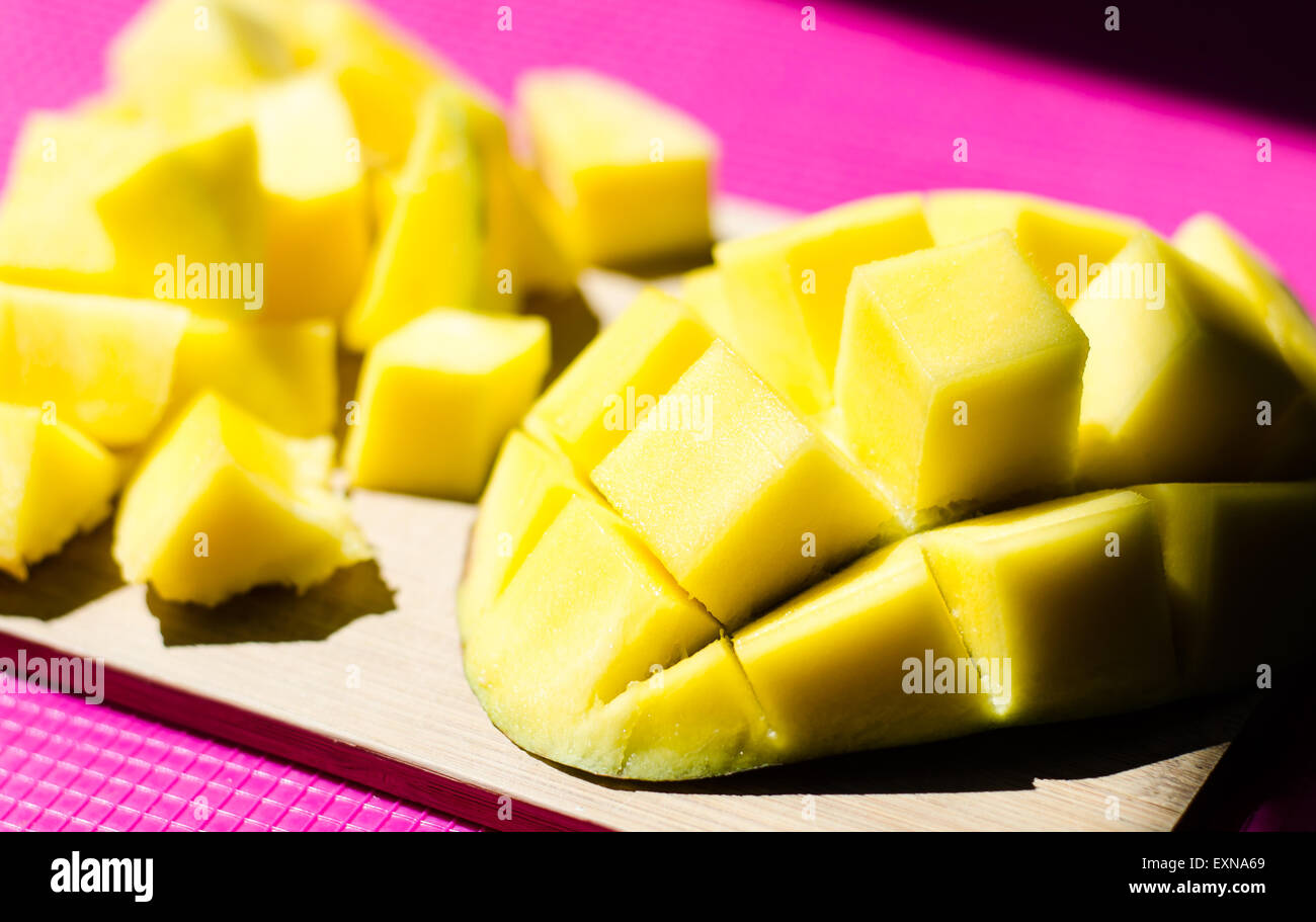 Cutted mango on a pink board Stock Photo - Alamy