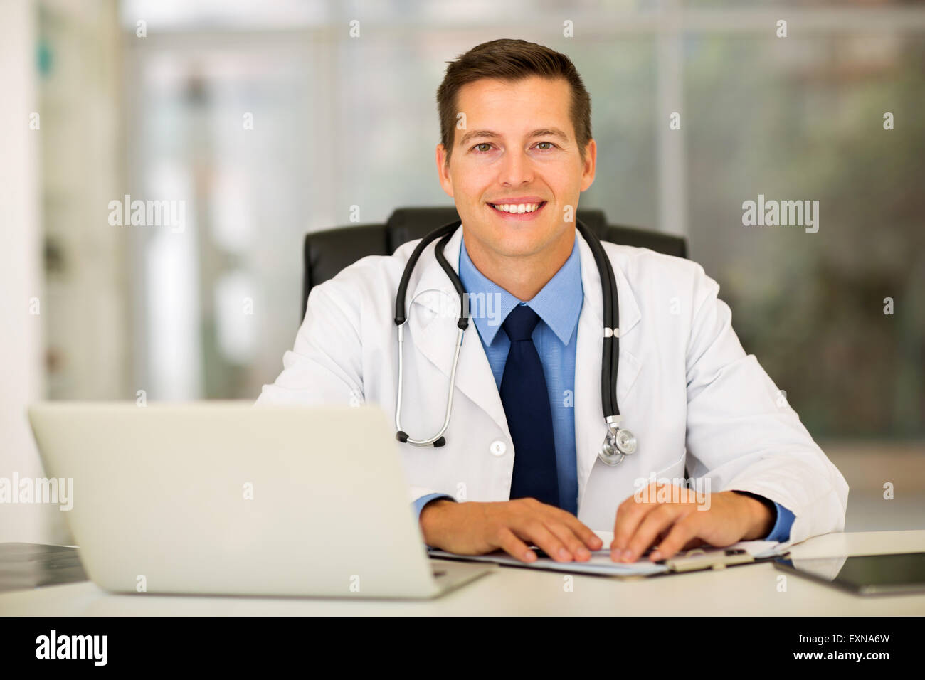 Employee intern office hi-res stock photography and images - Alamy