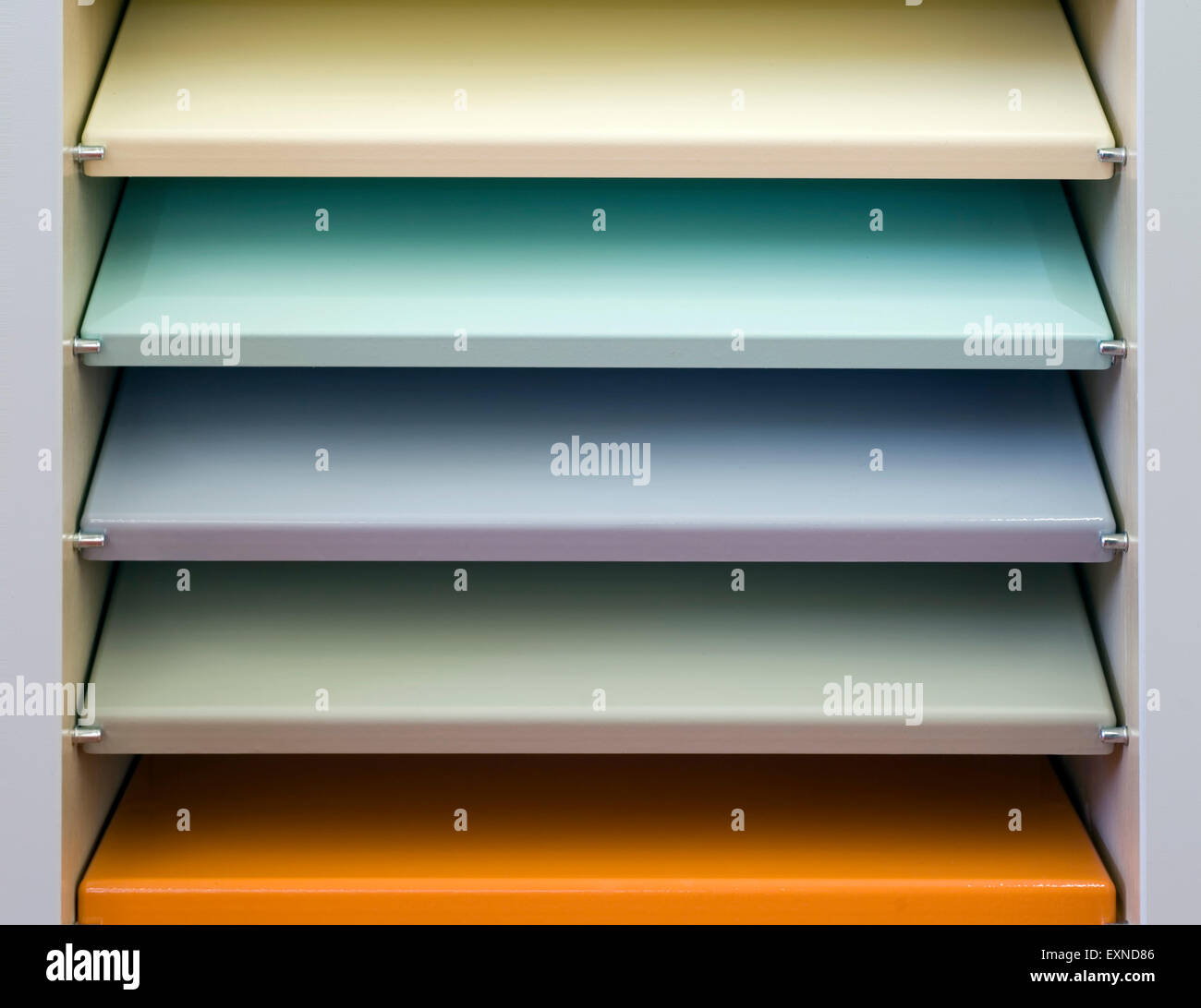 Empty bookshelf hi-res stock photography and images - Alamy