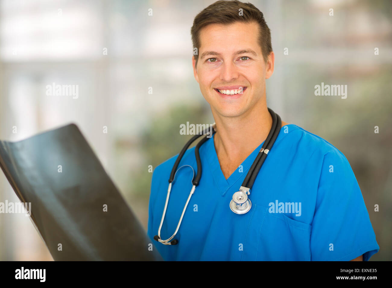 Office intern male hi-res stock photography and images - Alamy