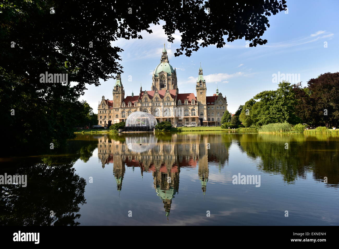 Open-Air Opera in lake of the New City Hall Hanover Stock Photo - Alamy