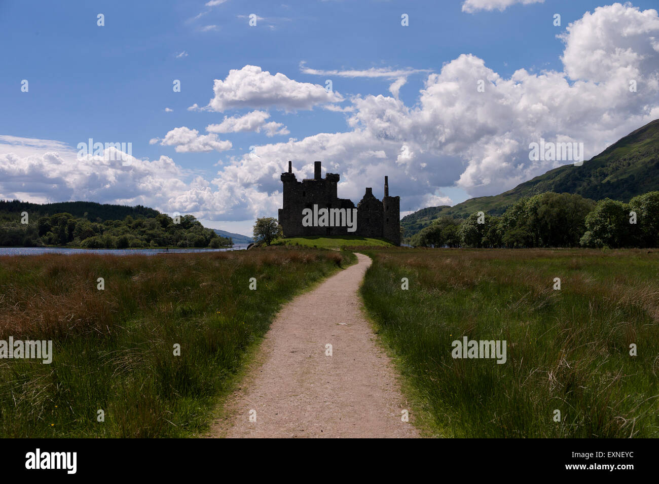 Pathway to Kilchurn Castle Stock Photo - Alamy