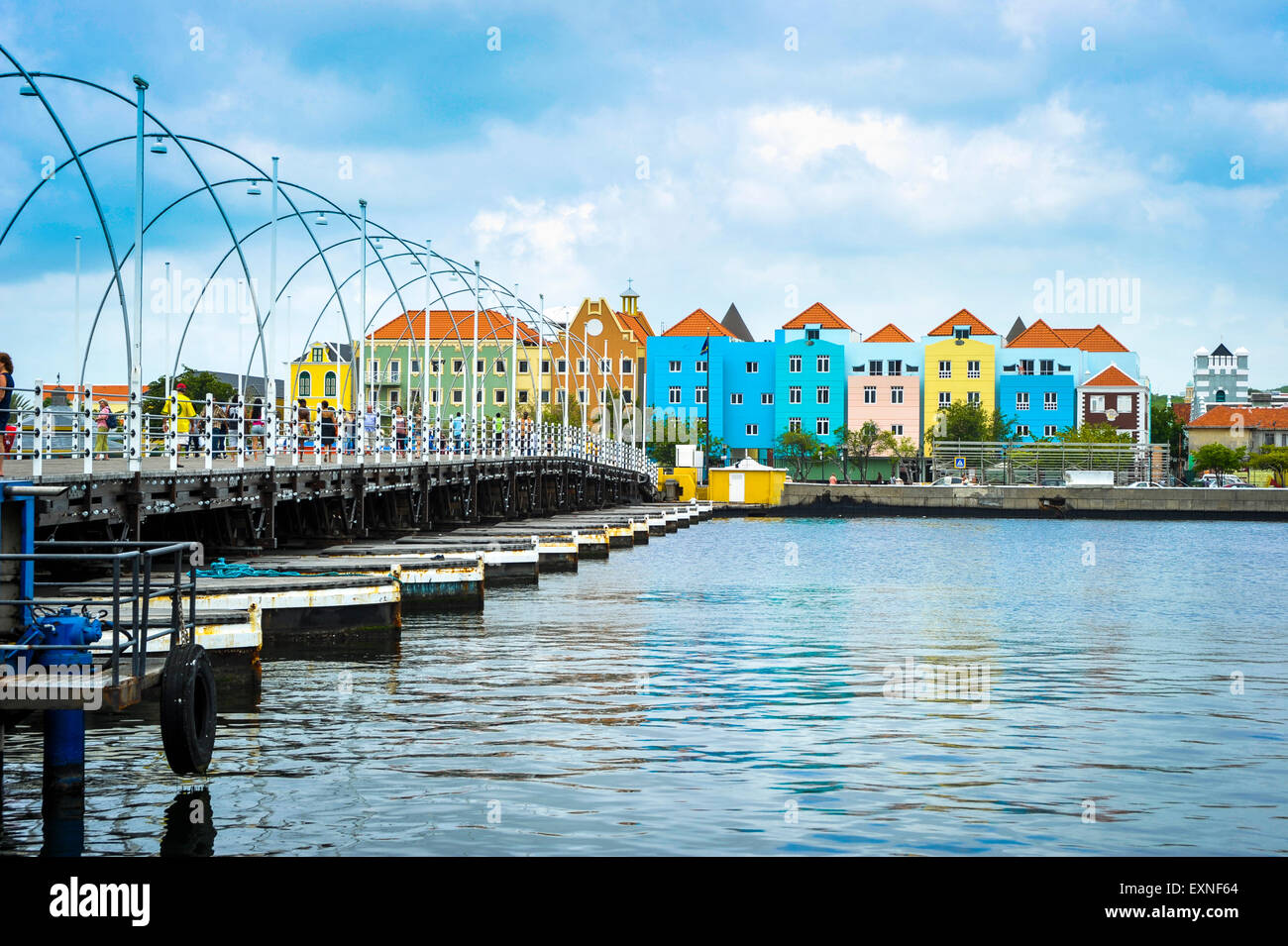 The Pontoon bridge crossing the Sint Anna Bay of Willemstad Stock Photo ...