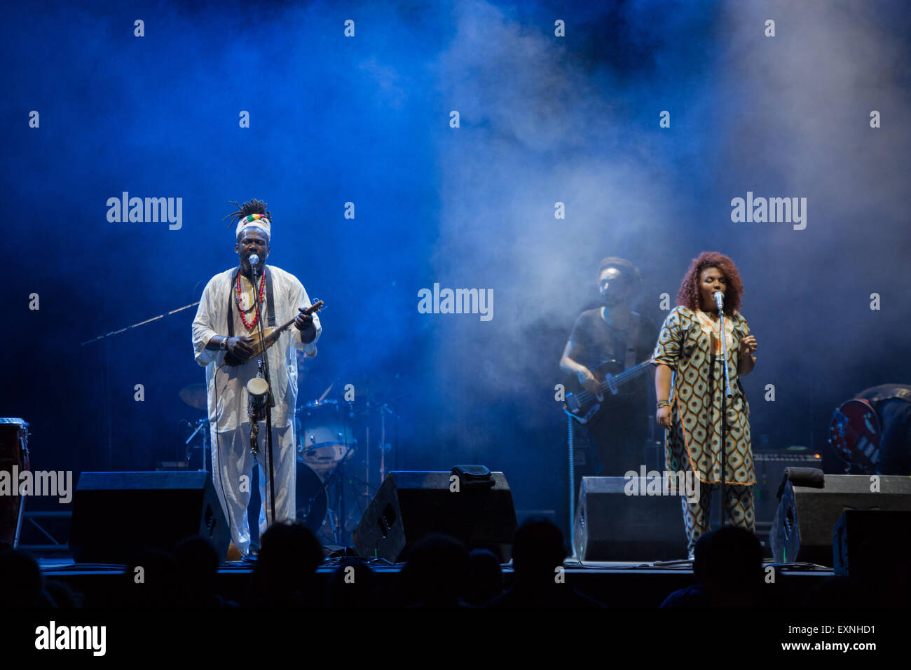 Cantante africano hi-res stock photography and images - Alamy