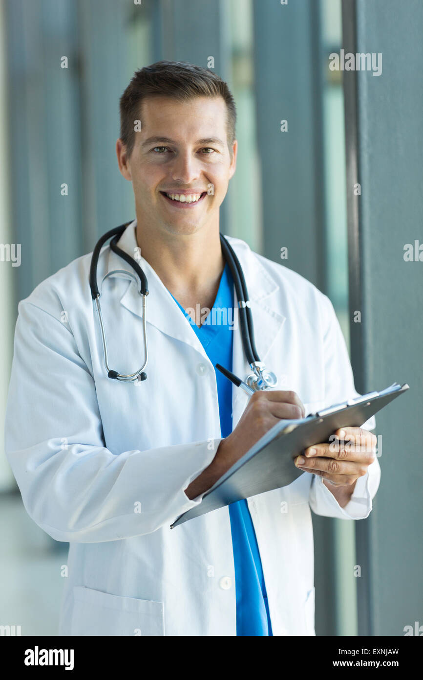 medical worker writing on clipboard in hospital Stock Photo - Alamy