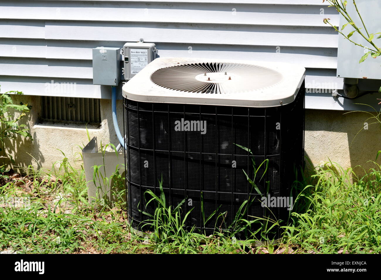 Air conditioning unit compressor hi-res stock photography and images ...