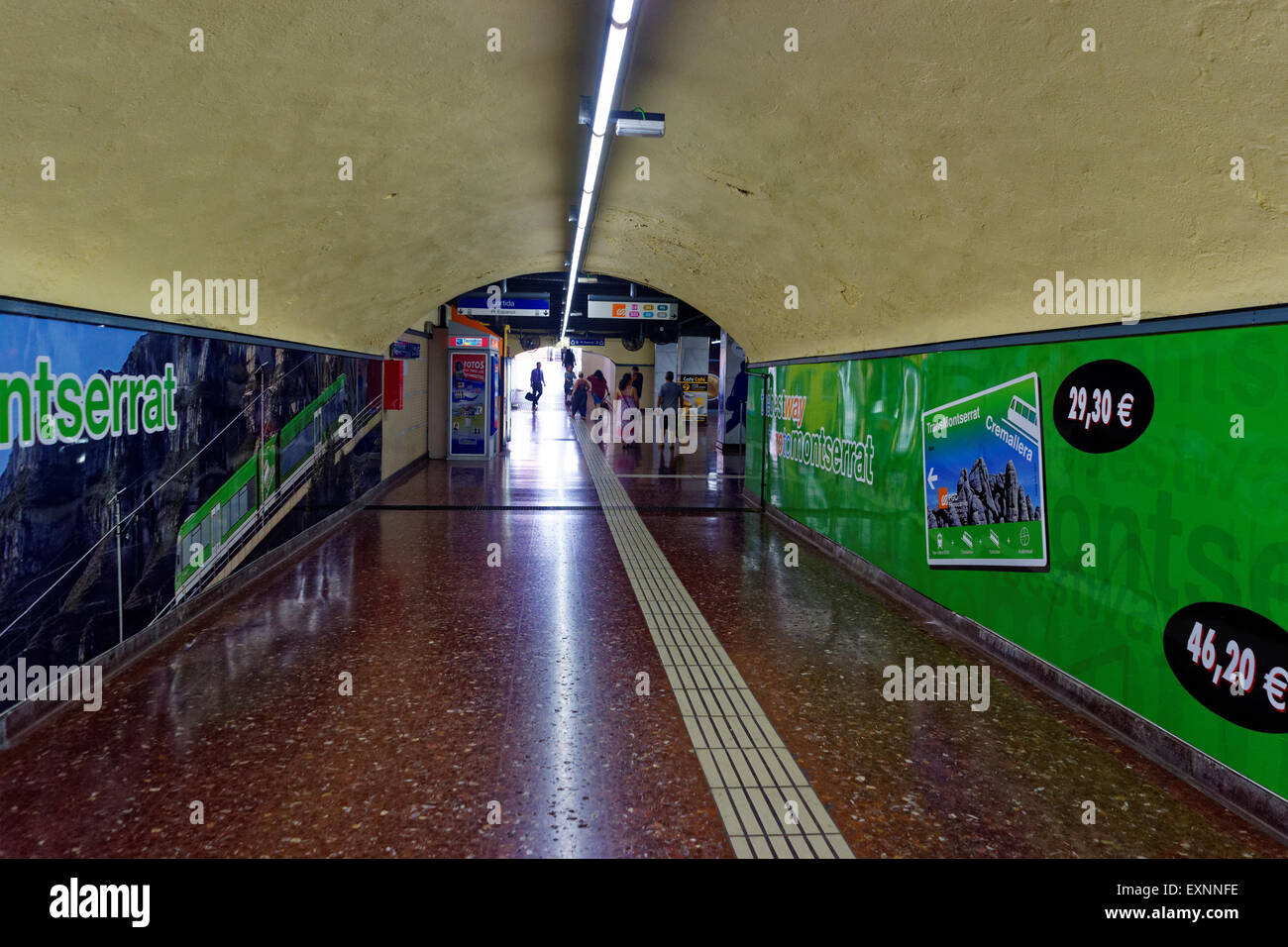 barcelona underground station Stock Photo - Alamy