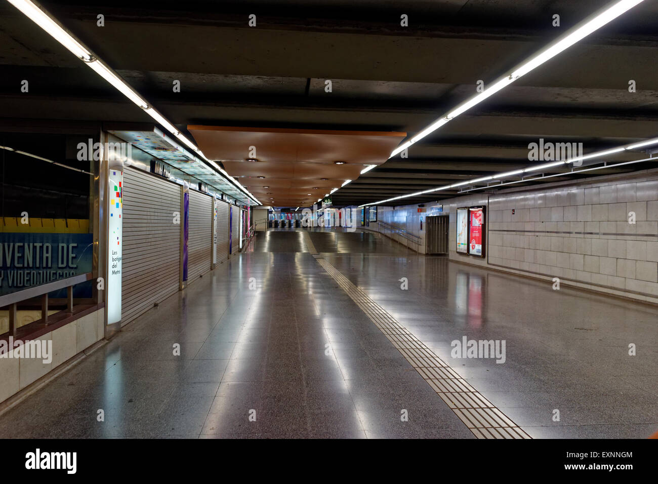 Barcelona underground hi-res stock photography and images - Alamy