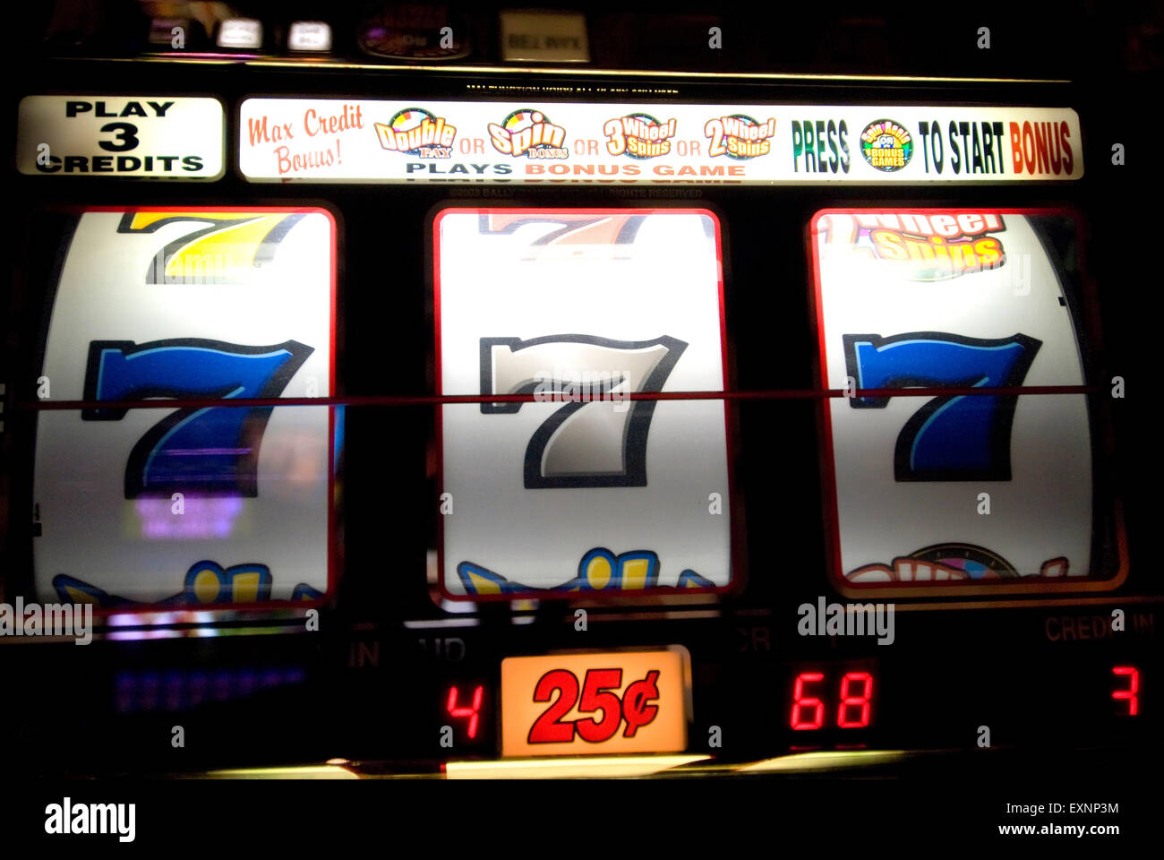 lucky sevens casino slot machine pay out Stock Photo - Alamy