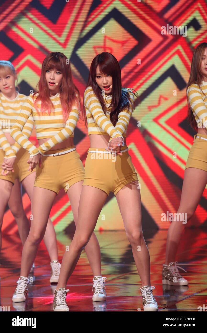 Girl's Generation win SBS MTV music show "The Show Season4" in Seoul ...