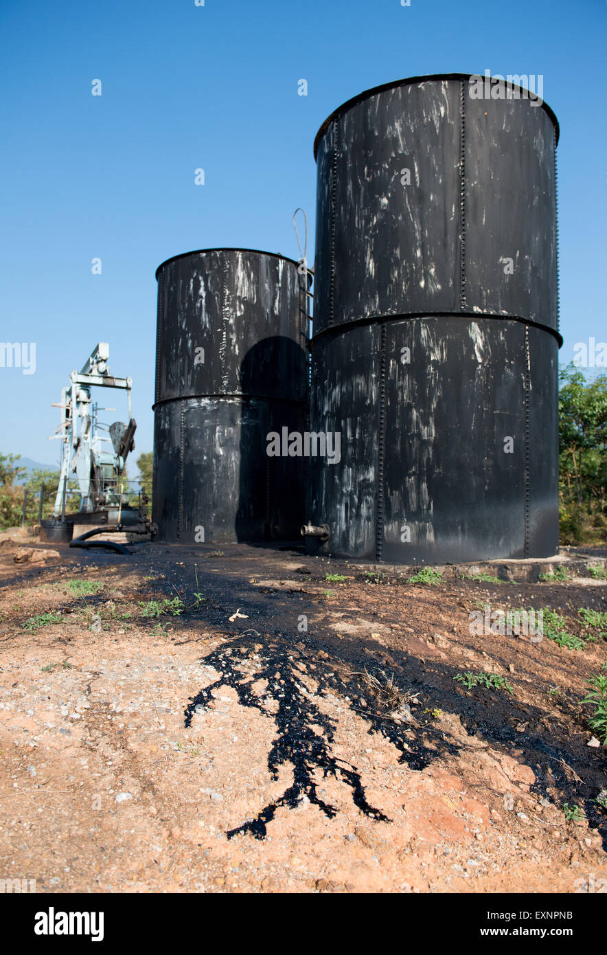 Oil spill crude oil oil slick hi-res stock photography and images - Alamy