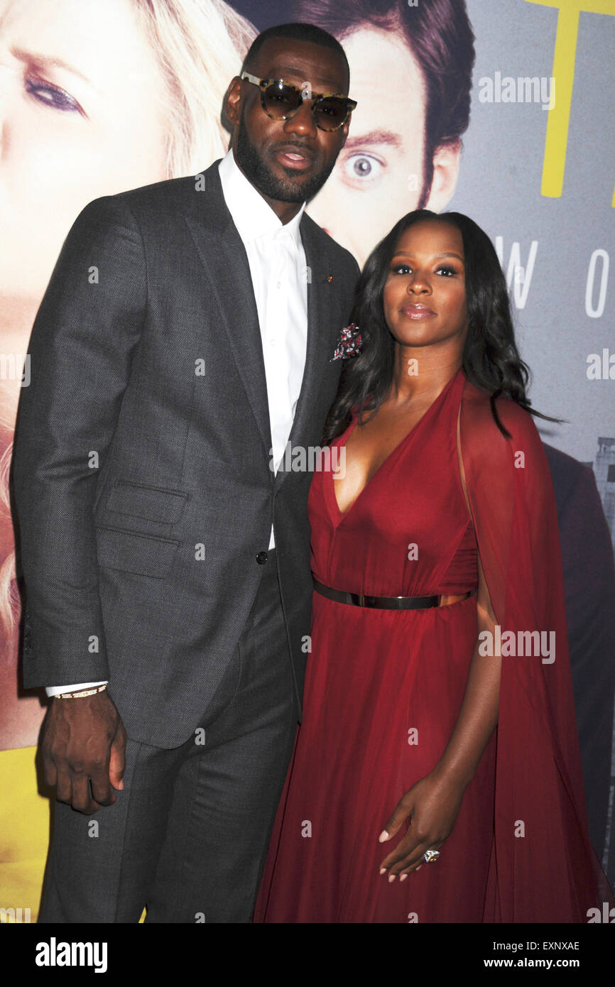 Lebron james and savannah brinson hi-res stock photography and images ...