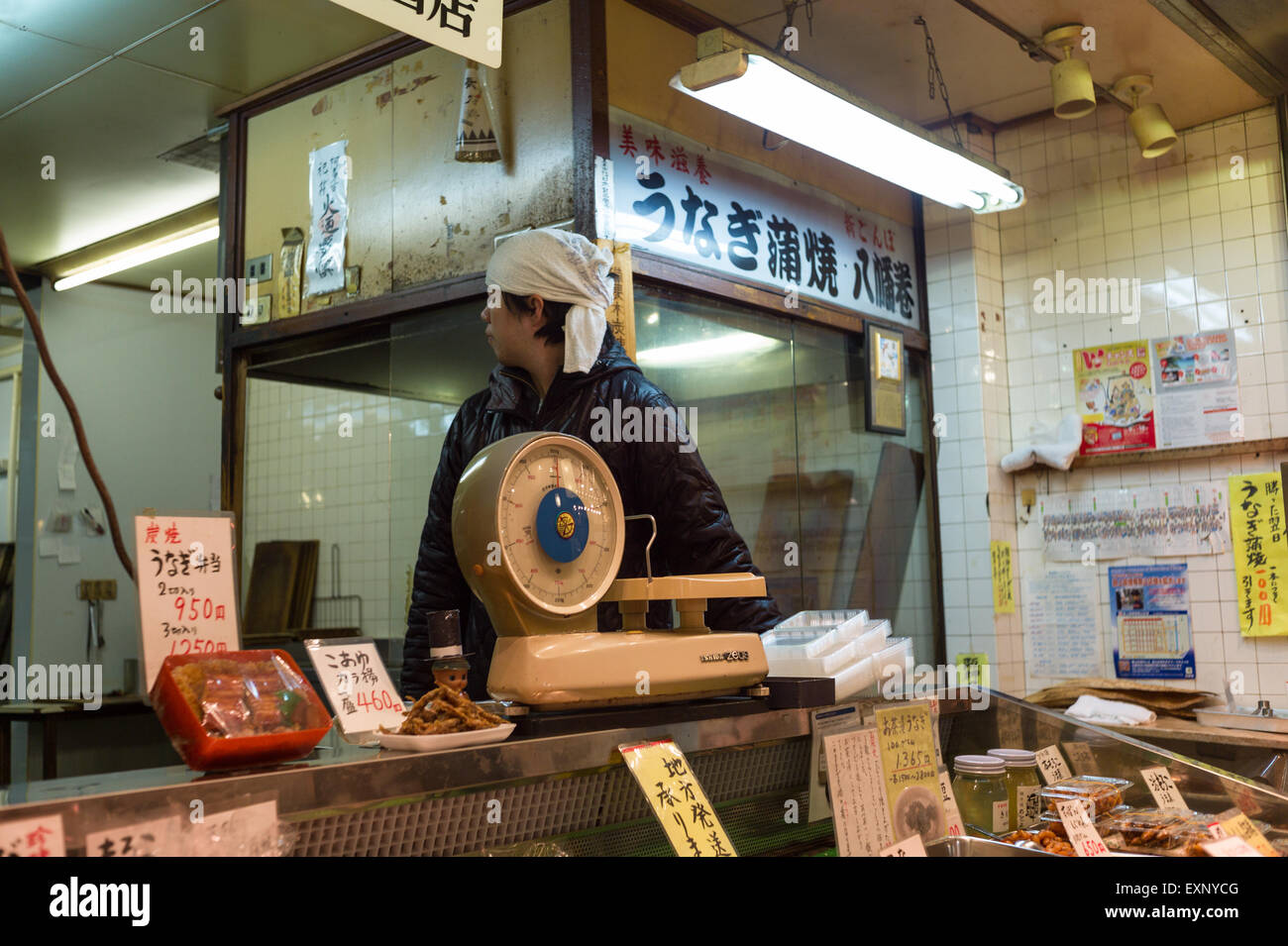 Food stand at the Nishki Market in Kyoto. Japan Stock Photo - Alamy