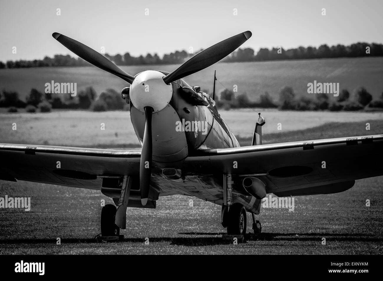 Supermarine spitfire flying Black and White Stock Photos & Images - Alamy