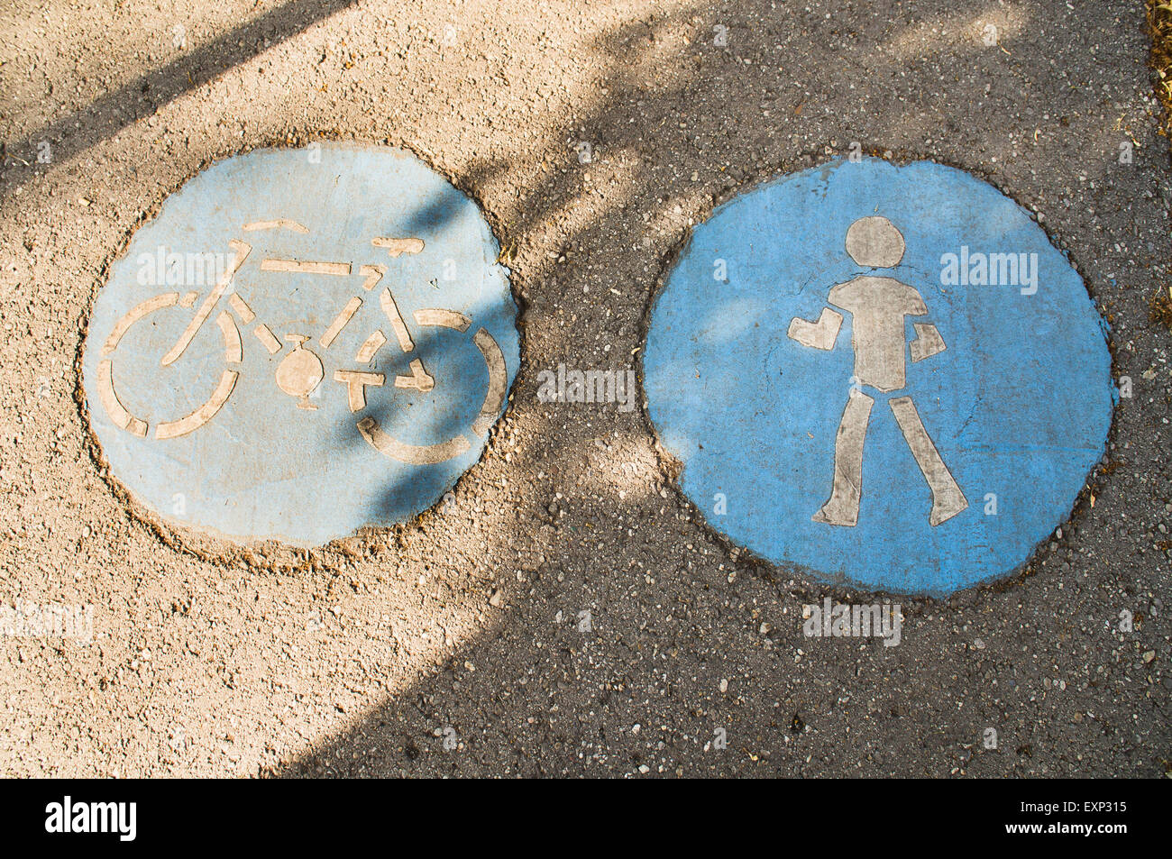 pavement, sign, pedestrians, cyclists, bikeway, cycling path, Vienna ...