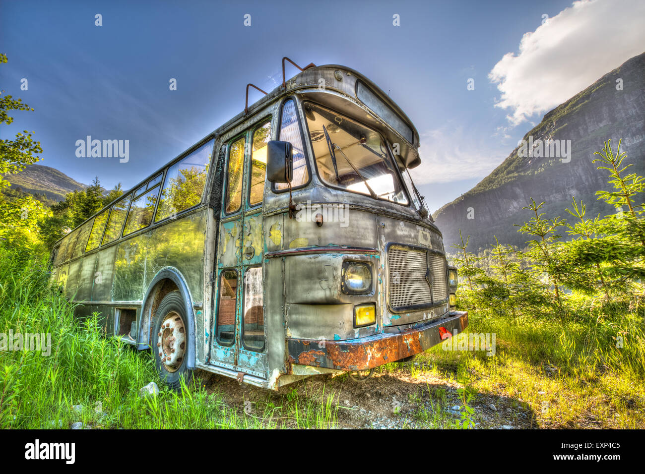 Bus wreck hi-res stock photography and images - Alamy