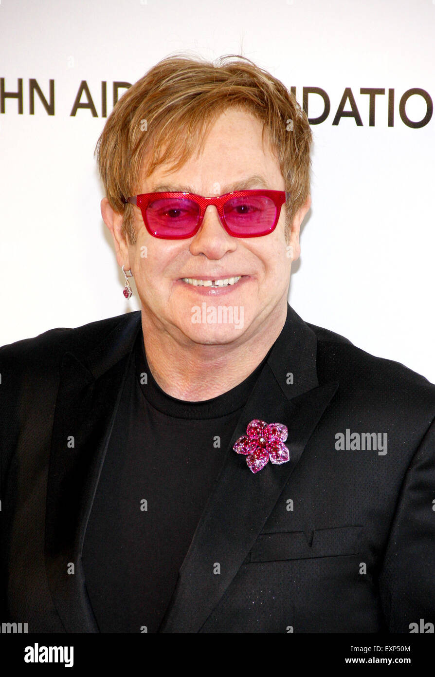 Elton John at the 21st Annual Elton John AIDS Foundation Academy Awards ...