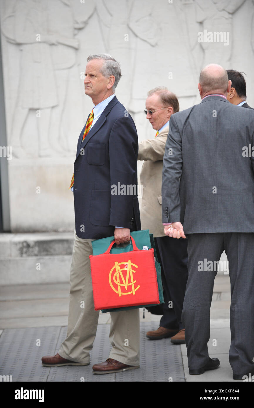 Lord's Test Cricket match queue members queuing Stock Photo - Alamy