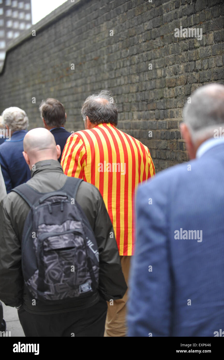 Lord's Test Cricket match queue members queuing Stock Photo - Alamy