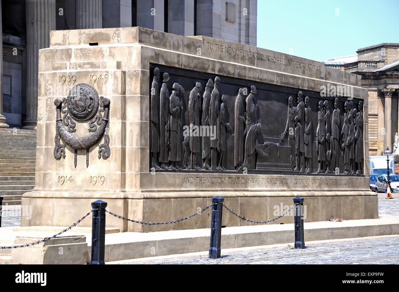 The Liverpool Cenotaph Great War Memorial by St Georges Hall, Liverpool ...