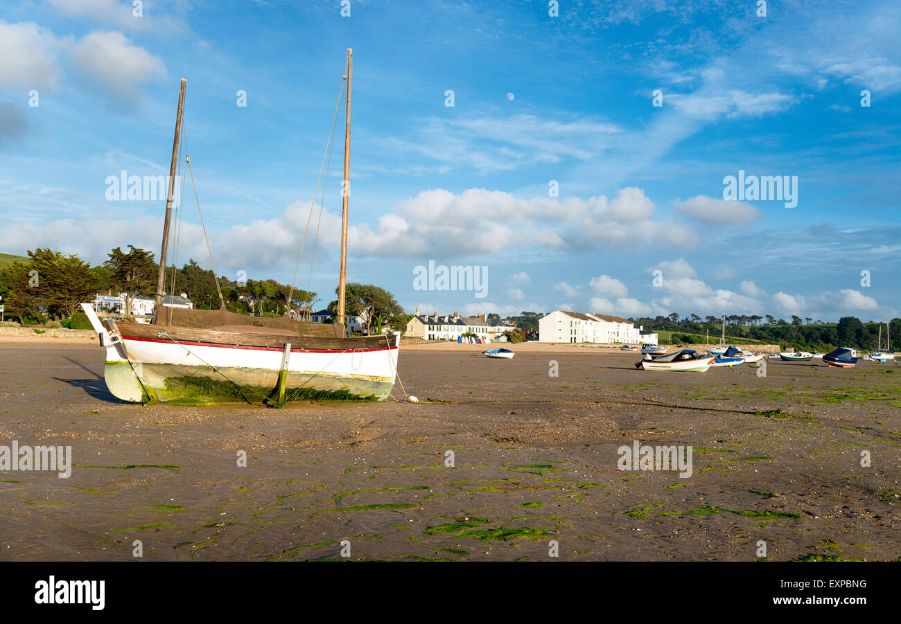 Boats on the beach at instow north devon hi-res stock photography and ...