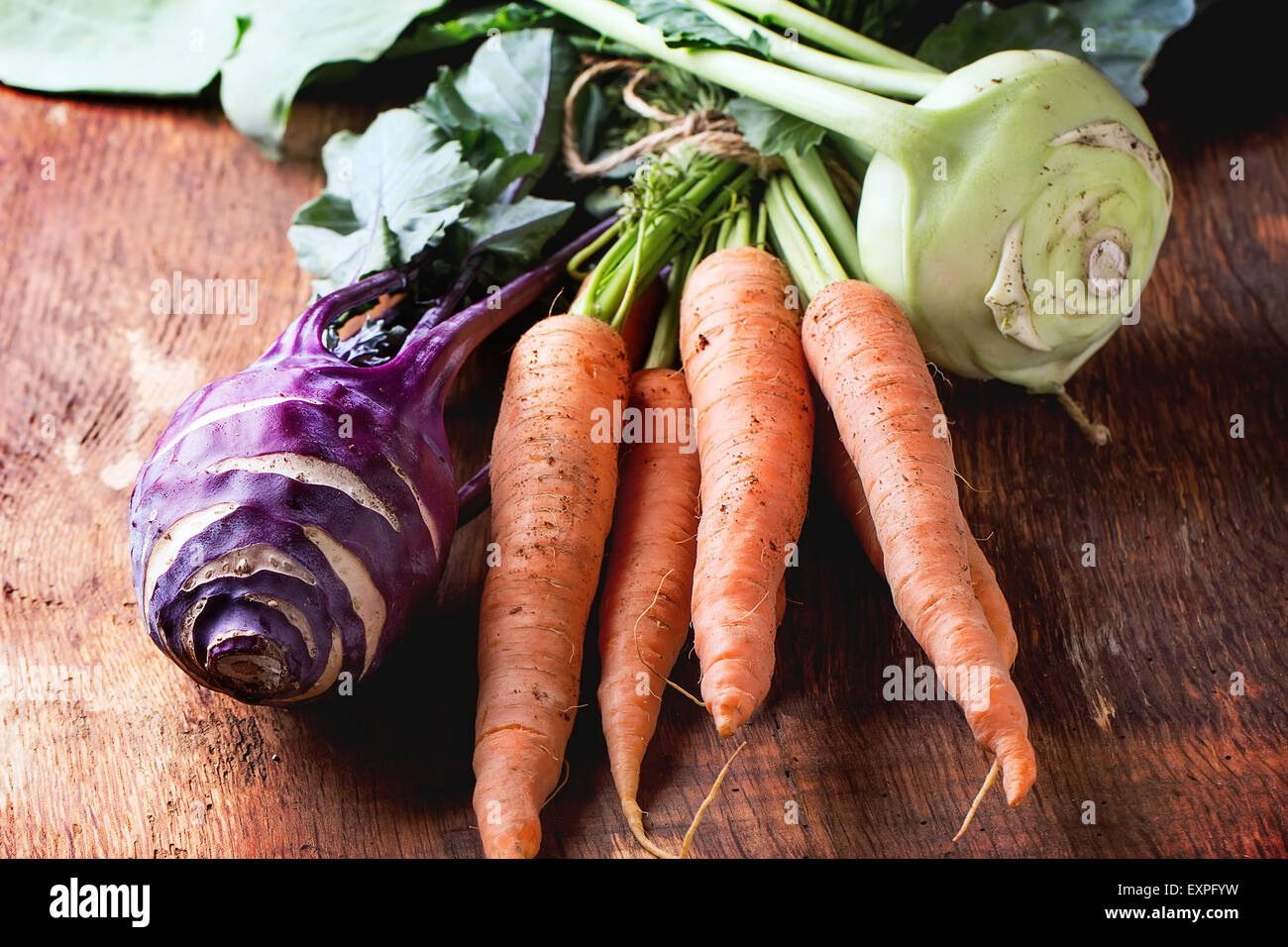 Bundle of carrots and kohlrabi Stock Photo - Alamy