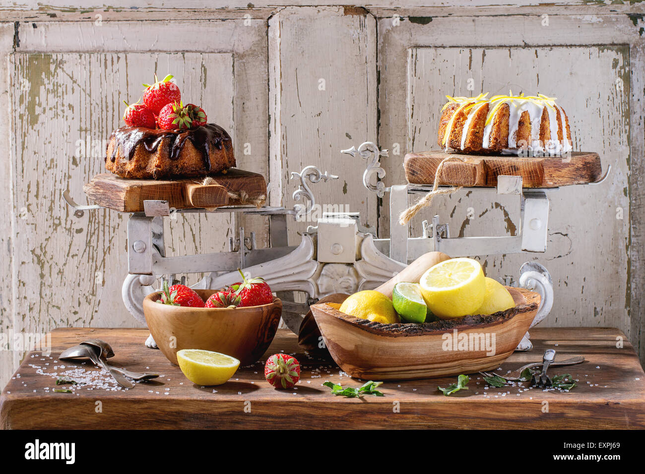 Food scales fruit cake hi-res stock photography and images - Alamy