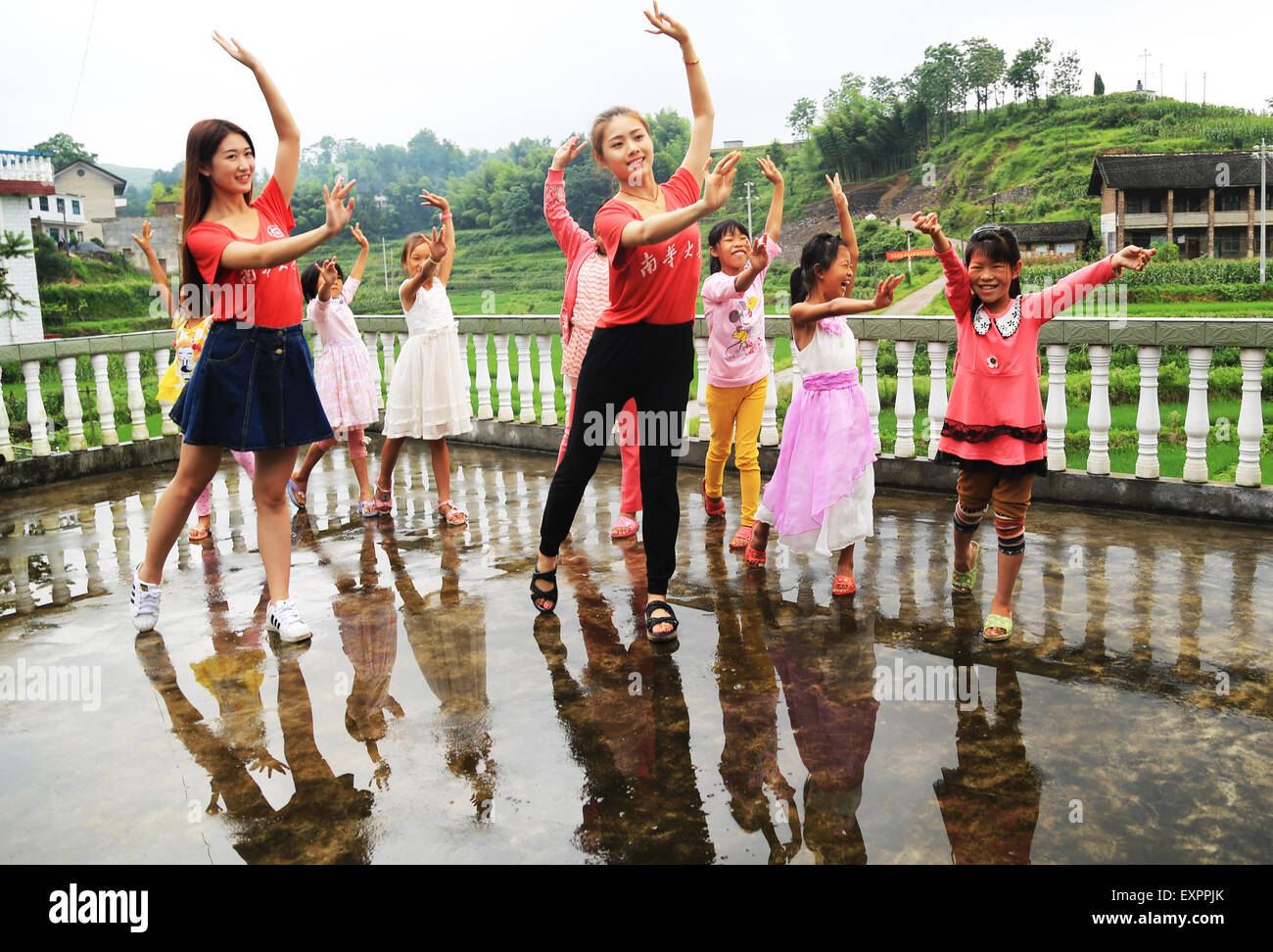 Loudi, China's Hunan Province. 16th July, 2015. Volunteers from ...