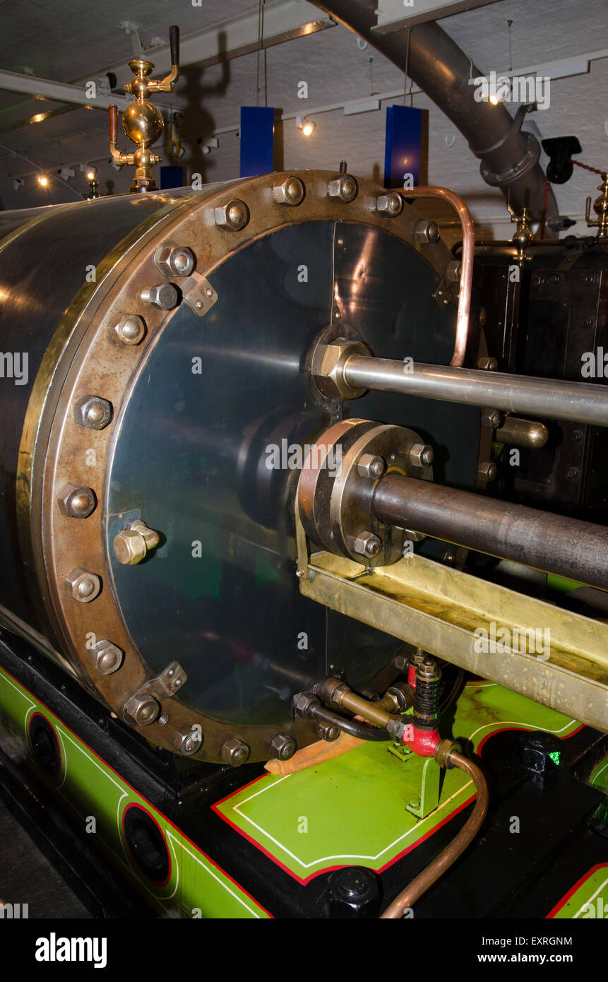 tower bridge engine piston river thames london Stock Photo - Alamy