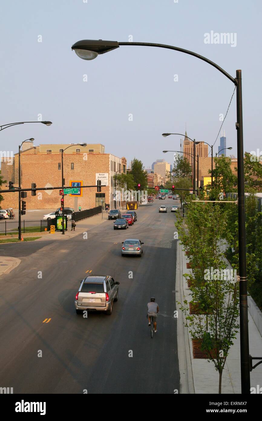 Milwaukee Avenue viewed from 606/Bloomingdale Trail bridge. Chicago ...