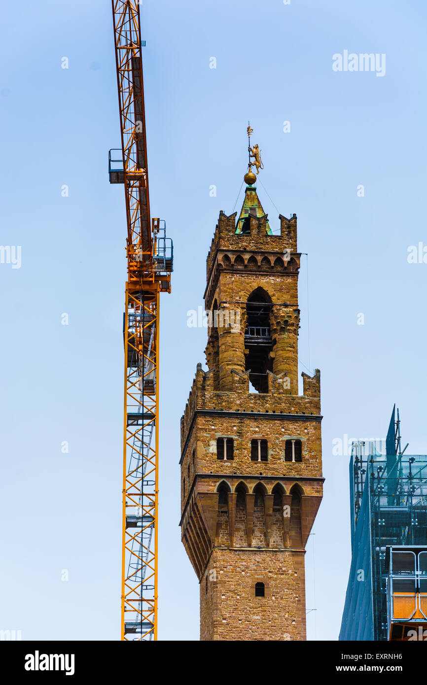 the famous tower of Palazzo Vecchio near to a crane scaffolds Stock ...