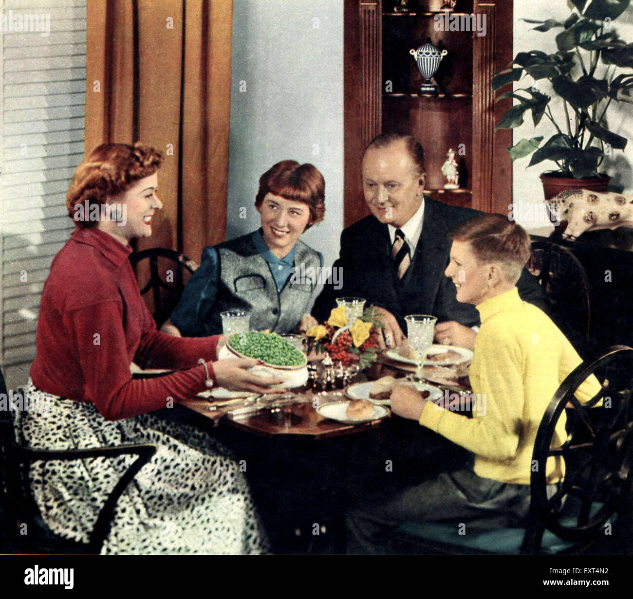 1950s family uk hi-res stock photography and images - Alamy