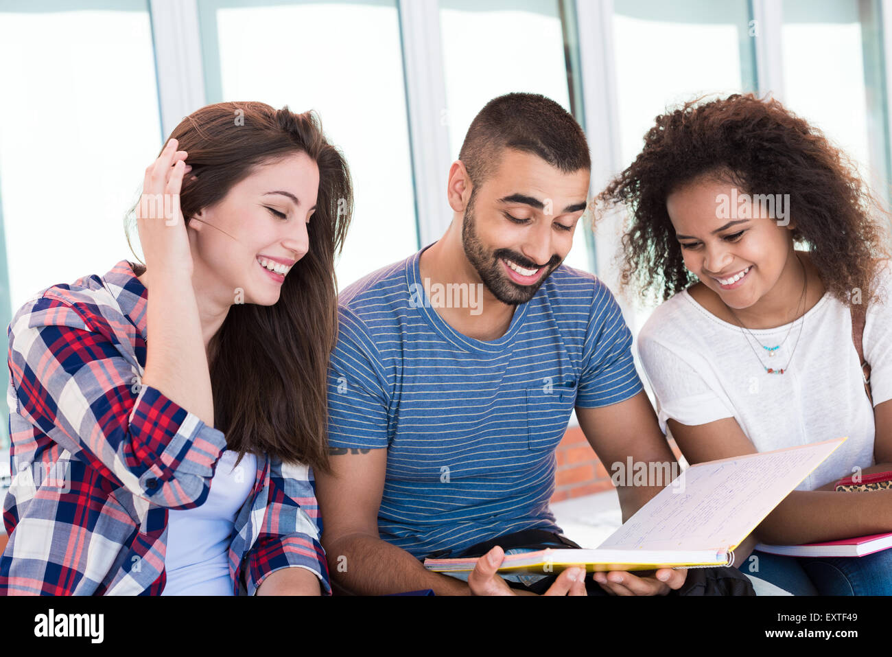 Students sharing notes in the university campus Stock Photo - Alamy