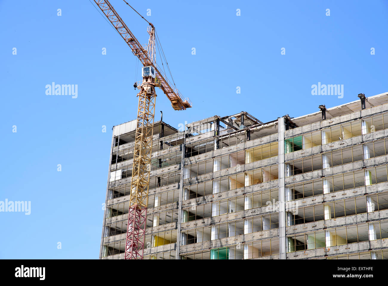photo showing the demolition of a skyscraper with a high crane Stock ...