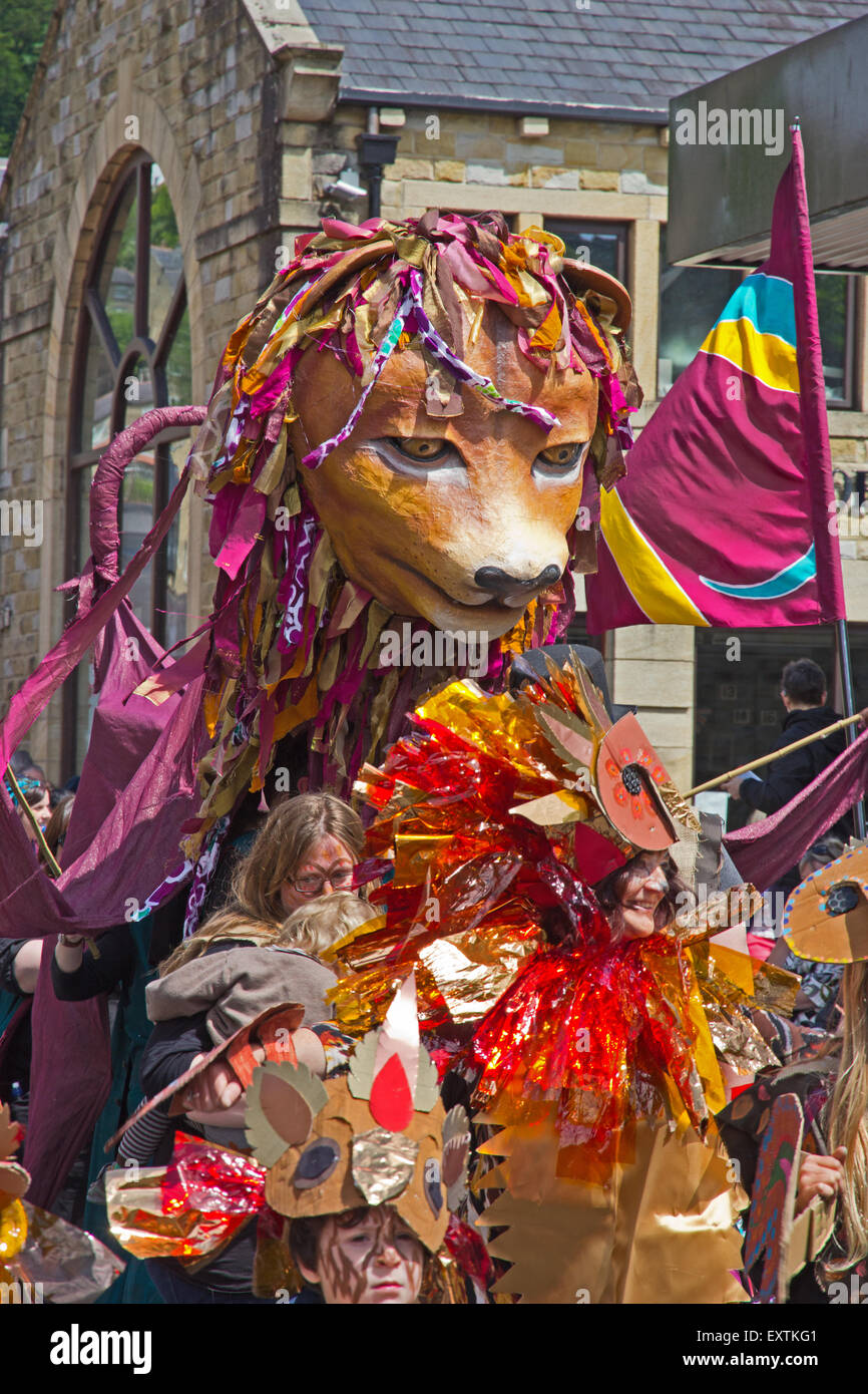 Colorful parade float hi-res stock photography and images - Alamy