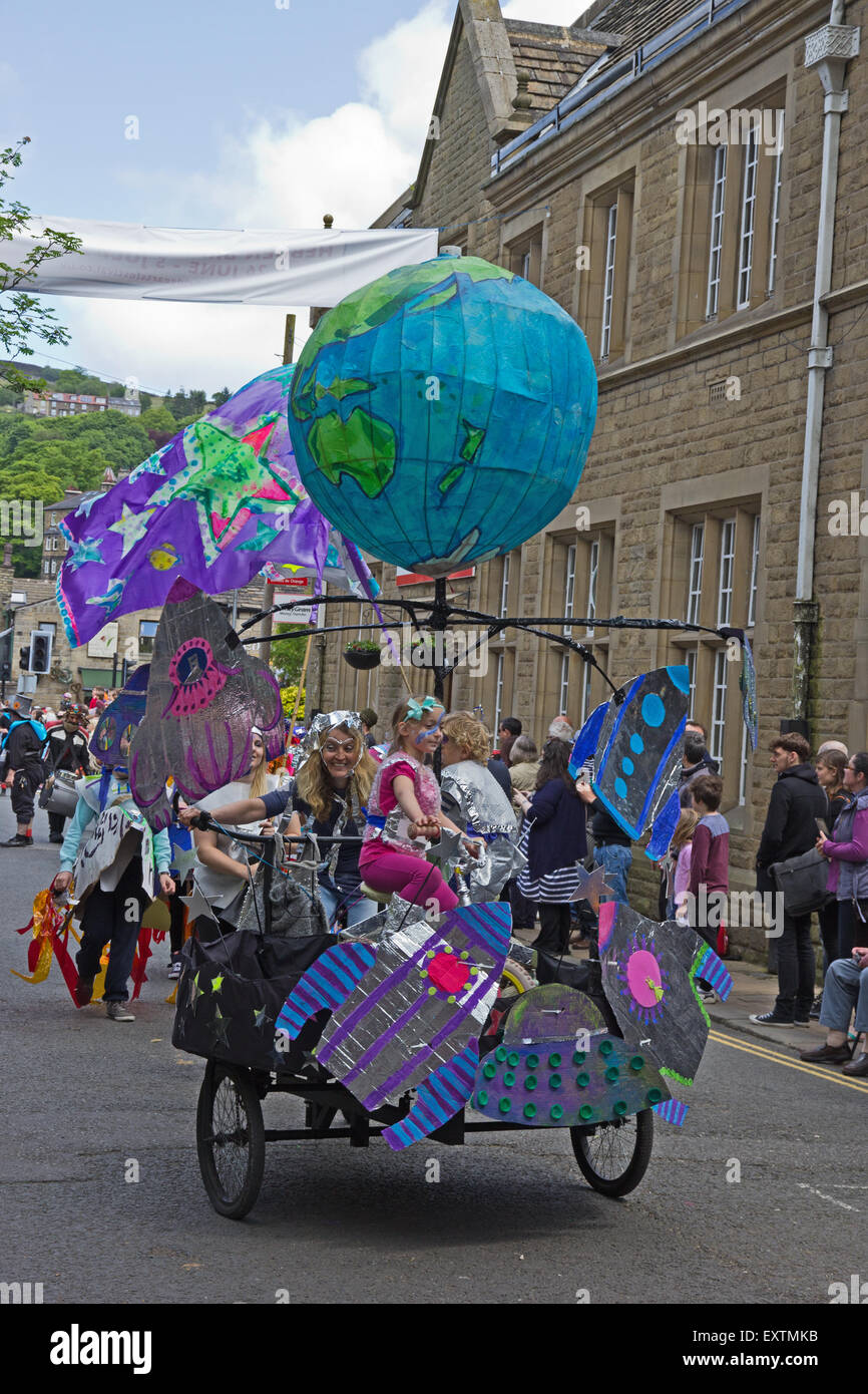 Float participants hi-res stock photography and images - Alamy