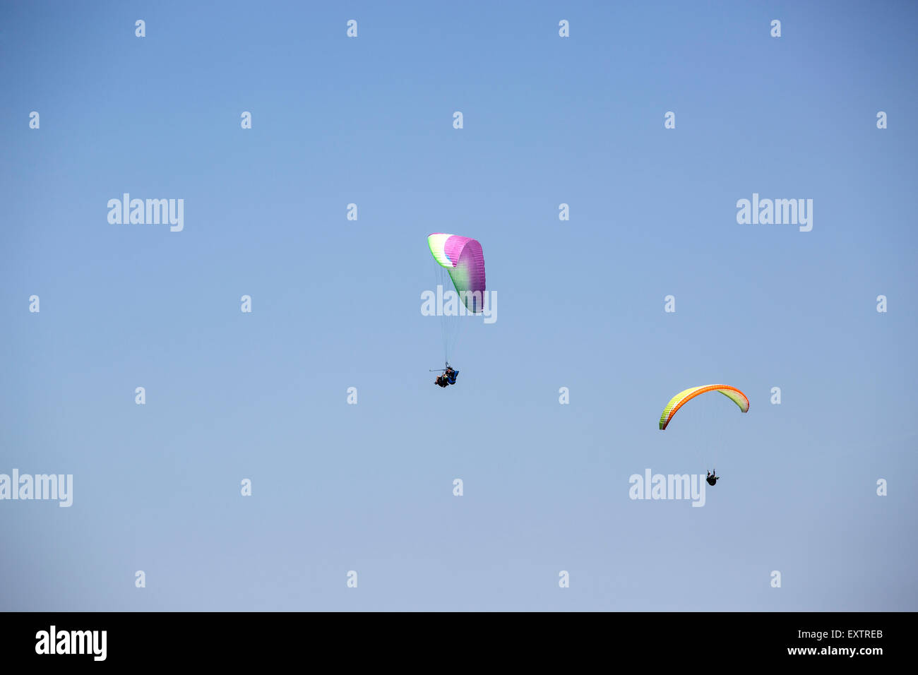 Colorful paragliders hi-res stock photography and images - Alamy