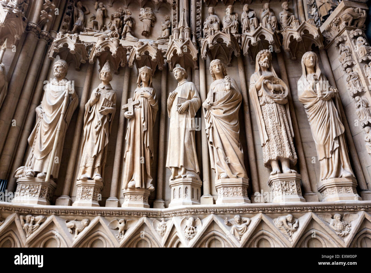 Gothic stonework hi-res stock photography and images - Alamy