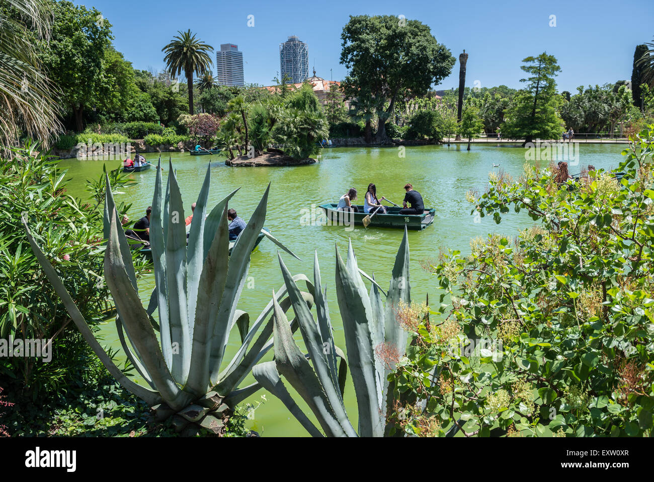 Parc de la ciutadella boat hi-res stock photography and images - Alamy