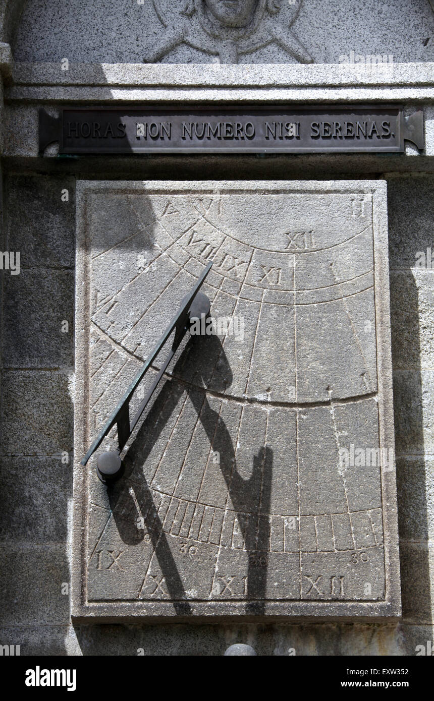 Sundial fountain detail at Powercourt Garden in Ireland Stock Photo - Alamy