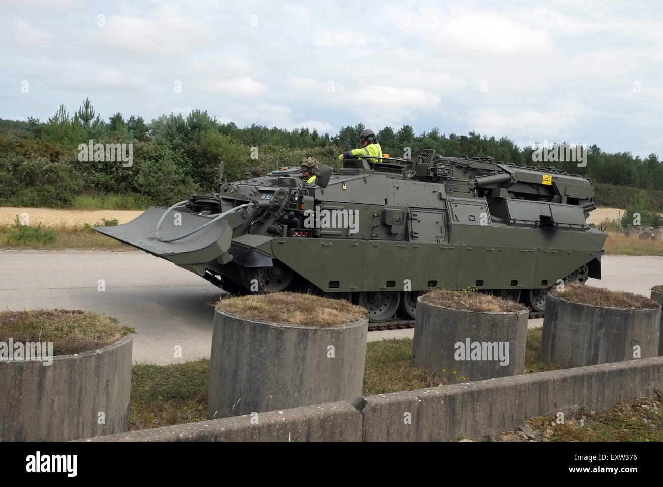 British army Challenger Armoured Repair and Recovery Vehicle (CRARRV ...