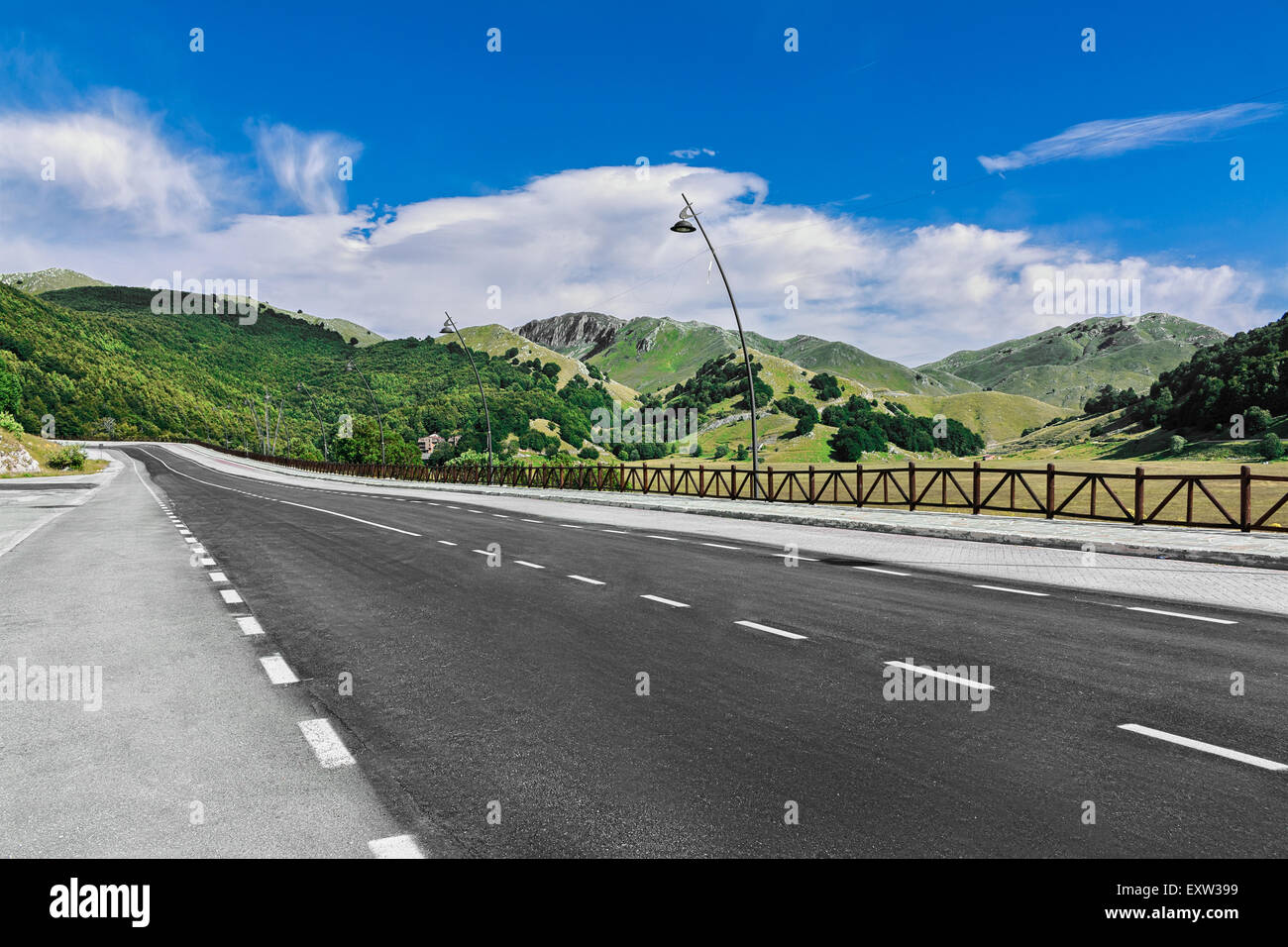 Perspective of road hi-res stock photography and images - Alamy