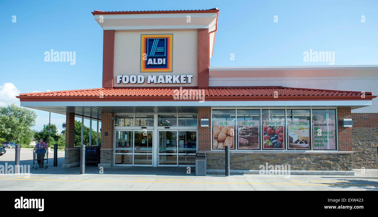 West Des Moines, Iowa, USA. 16th July, 2015. An Aldi supermarket in ...