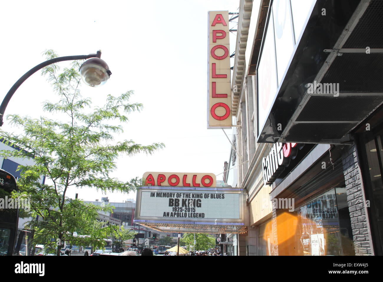 The Apollo Theater commemorates 'The King of Blues' BB King on the ...