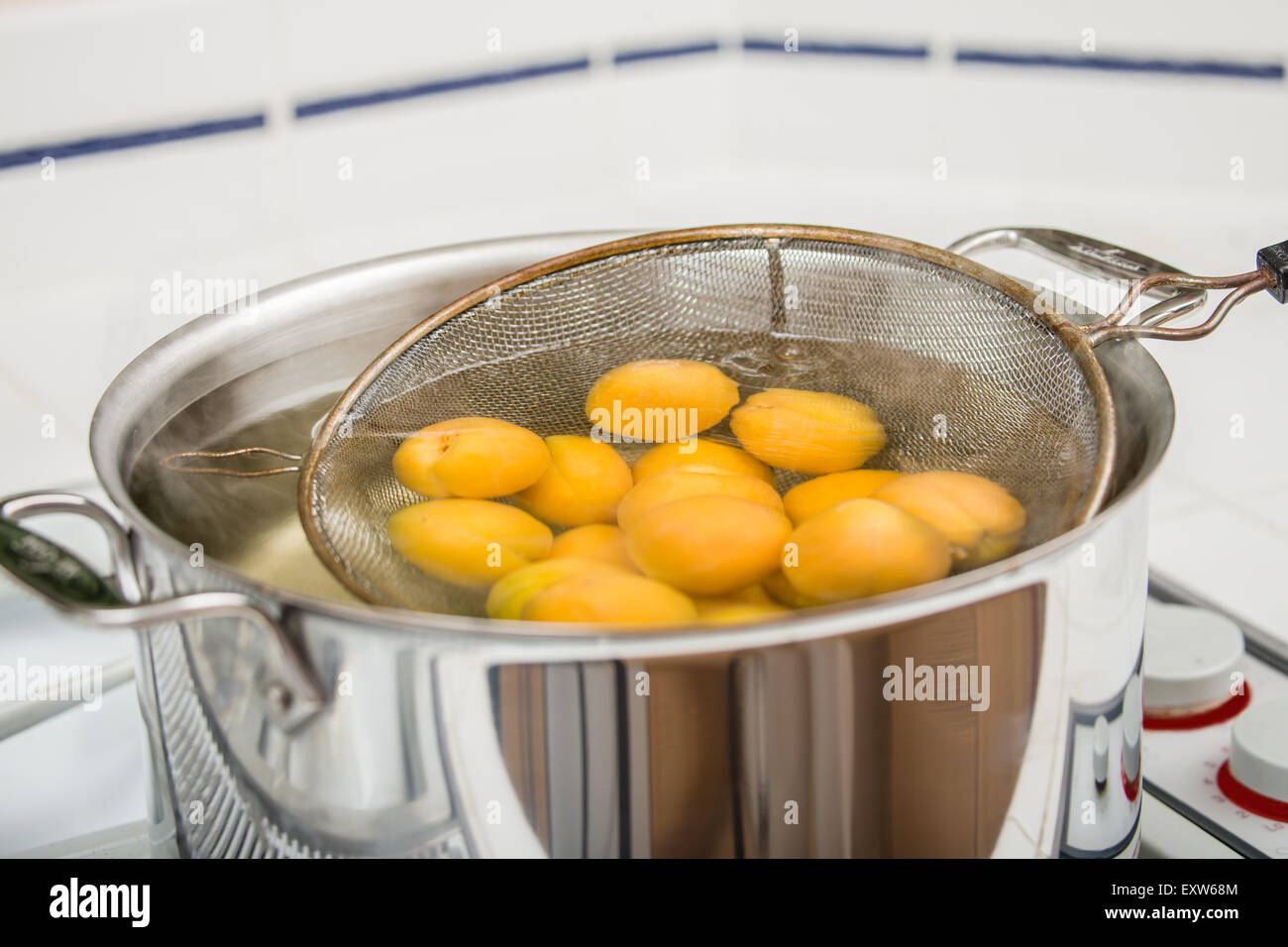 Blanching hi-res stock photography and images - Alamy