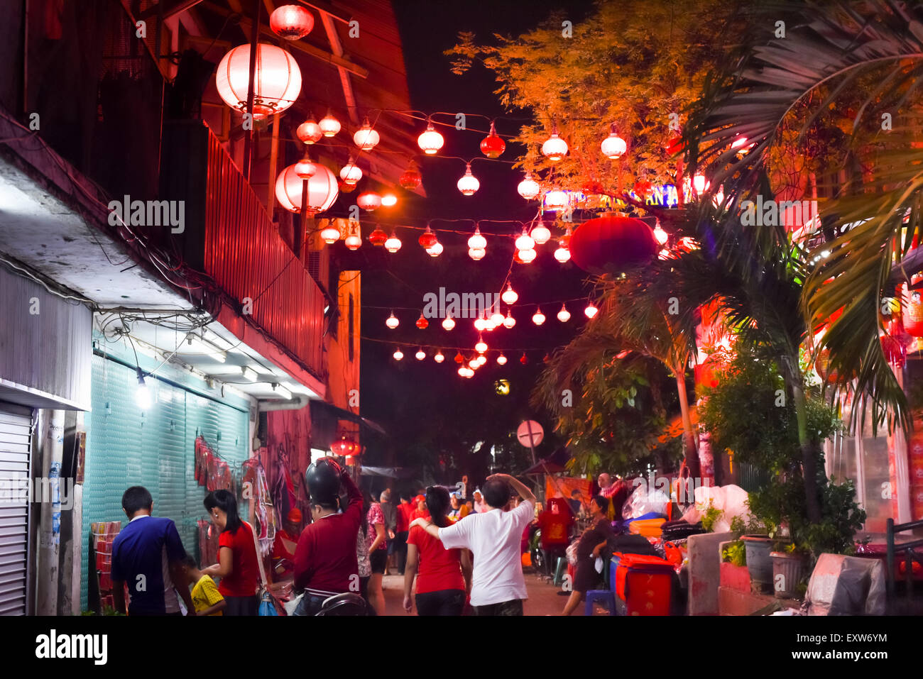 Red lanterns petak sembilan chinatown hi-res stock photography and ...