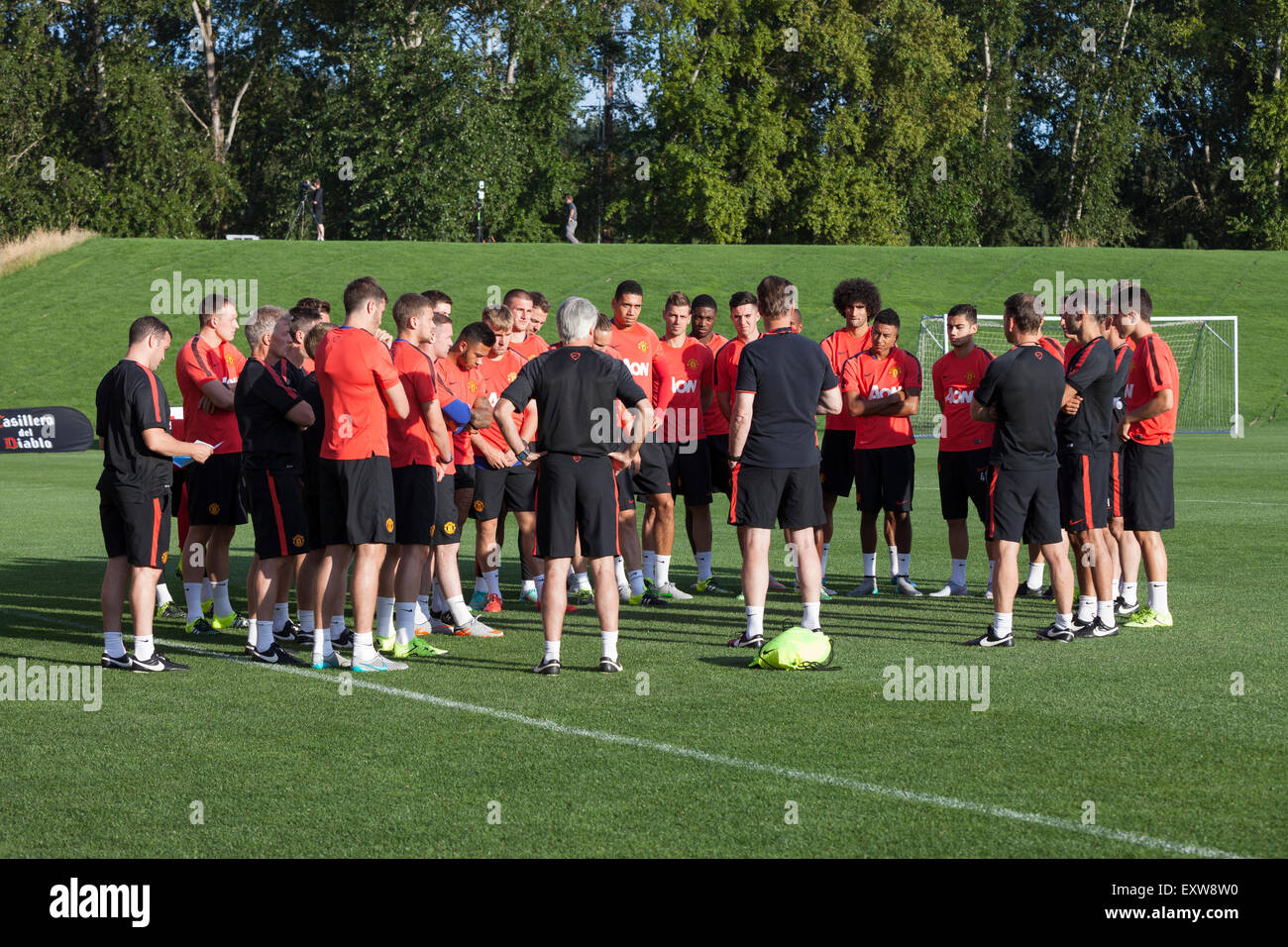 Soccer huddle manchester united hi-res stock photography and images - Alamy